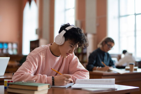 Ecouter de la musique pendant les devoirs, une bonne idée